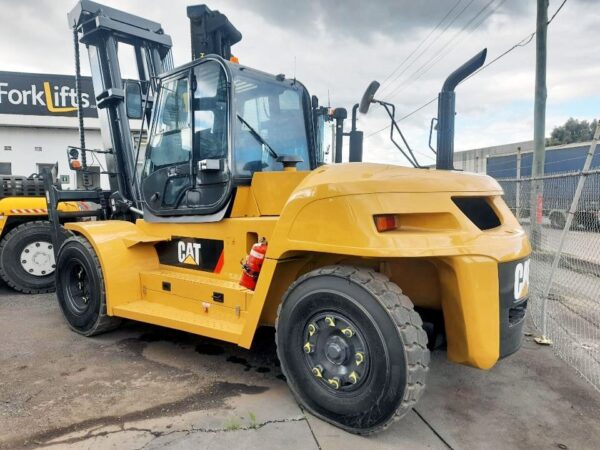 The 10 Biggest Forklifts in the World: Specifications & Features